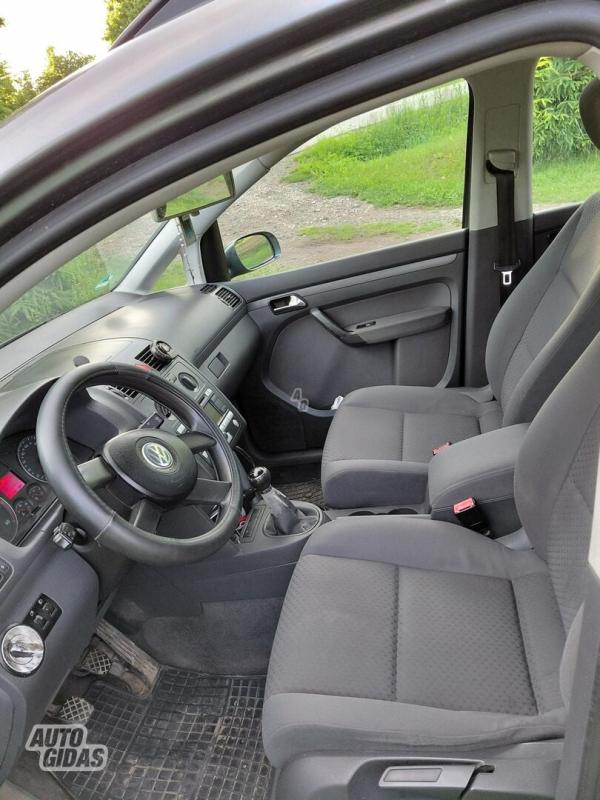 Grey Volkswagen Touran 2005 in Kelme, with an engine capacity of 1.90 L and mileage of 317 thousand km for 2250 €, photo 3 on AUTOMOTO.COM.LV