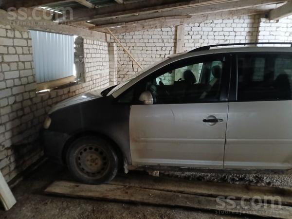 Pelēks Volkswagen Touran 2005 Preiļi, ar dzinēja tilpumu 1.90 L un nobraukumu 354 tūkst. km par 430 €, foto 4 vietnē AUTOMOTO.COM.LV