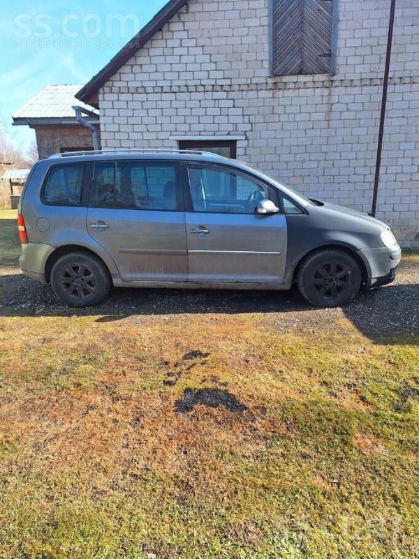 Pelēks Volkswagen Touran 2005 Ogre, ar dzinēja tilpumu 2.00 L un nobraukumu 0 tūkst. km par 800 €, foto 3 vietnē AUTOMOTO.COM.LV