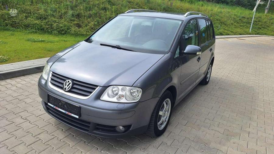 Grey Volkswagen Touran 2005 in Vilnius, with an engine capacity of 1.97 L and mileage of 238 thousand km for 2950 €, photo 3 on AUTOMOTO.COM.LV