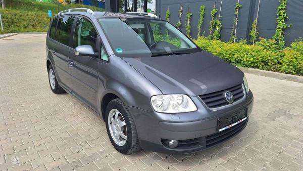 Grey Volkswagen Touran 2005 in Vilnius, with an engine capacity of 1.97 L and mileage of 238 thousand km for 2950 €, photo 4 on AUTOMOTO.COM.LV