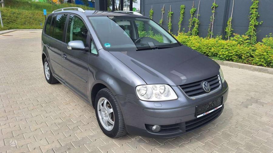 Grey Volkswagen Touran 2005 in Vilnius, with an engine capacity of 1.97 L and mileage of 238 thousand km for 2950 €, photo 5 on AUTOMOTO.COM.LV