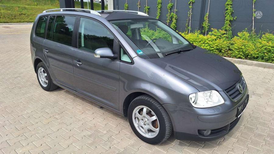 Grey Volkswagen Touran 2005 in Vilnius, with an engine capacity of 1.97 L and mileage of 238 thousand km for 2950 €, photo 6 on AUTOMOTO.COM.LV
