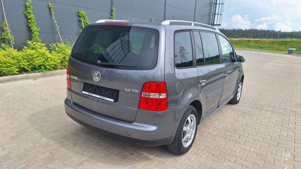 Grey Volkswagen Touran 2005 in Vilnius, with an engine capacity of 1.97 L and mileage of 238 thousand km for 2950 €, photo 8 on AUTOMOTO.COM.LV