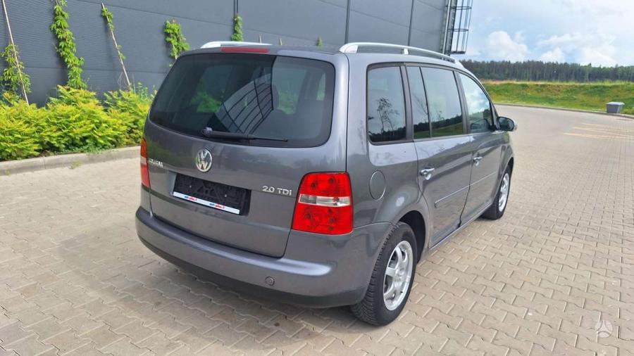 Grey Volkswagen Touran 2005 in Vilnius, with an engine capacity of 1.97 L and mileage of 238 thousand km for 2950 €, photo 9 on AUTOMOTO.COM.LV