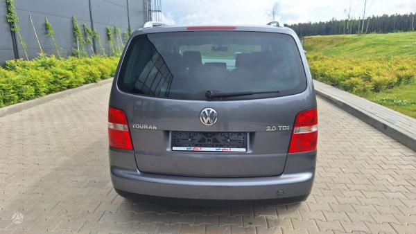 Grey Volkswagen Touran 2005 in Vilnius, with an engine capacity of 1.97 L and mileage of 238 thousand km for 2950 €, photo 9 on AUTOMOTO.COM.LV