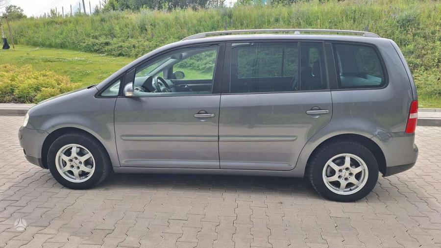 Grey Volkswagen Touran 2005 in Vilnius, with an engine capacity of 1.97 L and mileage of 238 thousand km for 2950 €, photo 13 on AUTOMOTO.COM.LV