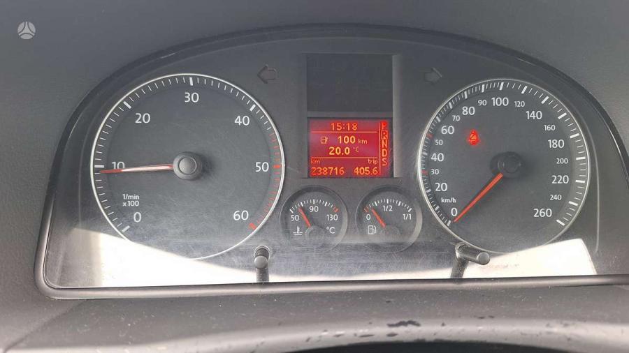Grey Volkswagen Touran 2005 in Vilnius, with an engine capacity of 1.97 L and mileage of 238 thousand km for 2950 €, photo 19 on AUTOMOTO.COM.LV