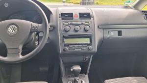 Grey Volkswagen Touran 2005 in Vilnius, with an engine capacity of 1.97 L and mileage of 238 thousand km for 2950 €, photo 21 on AUTOMOTO.COM.LV