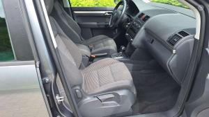 Grey Volkswagen Touran 2005 in Vilnius, with an engine capacity of 1.97 L and mileage of 238 thousand km for 2950 €, photo 22 on AUTOMOTO.COM.LV