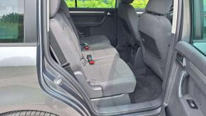 Grey Volkswagen Touran 2005 in Vilnius, with an engine capacity of 1.97 L and mileage of 238 thousand km for 2950 €, photo 26 on AUTOMOTO.COM.LV