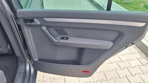 Grey Volkswagen Touran 2005 in Vilnius, with an engine capacity of 1.97 L and mileage of 238 thousand km for 2950 €, photo 27 on AUTOMOTO.COM.LV