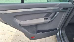 Grey Volkswagen Touran 2005 in Vilnius, with an engine capacity of 1.97 L and mileage of 238 thousand km for 2950 €, photo 31 on AUTOMOTO.COM.LV
