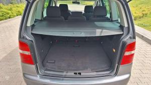 Grey Volkswagen Touran 2005 in Vilnius, with an engine capacity of 1.97 L and mileage of 238 thousand km for 2950 €, photo 32 on AUTOMOTO.COM.LV
