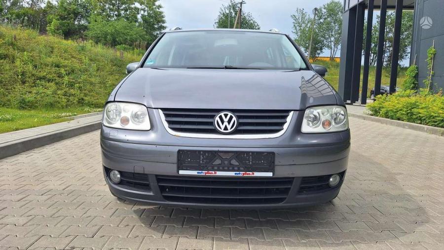 Grey Volkswagen Touran 2005 in Vilnius, with an engine capacity of 1.97 L and mileage of 238 thousand km for 2950 €, photo 37 on AUTOMOTO.COM.LV