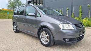 Grey Volkswagen Touran 2005 in Vilnius, with an engine capacity of 1.97 L and mileage of 238 thousand km for 2950 €, photo 38 on AUTOMOTO.COM.LV