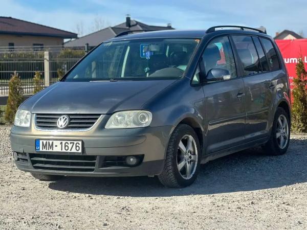 Grey Volkswagen Touran 2005 in Jelgava, with an engine capacity of 2.00 L and mileage of 370 thousand km for 1100 €, photo 1 on AUTOMOTO.COM.LV