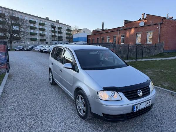 Grey Volkswagen Touran 2005 in Ventspils, with an engine capacity of 1.90 L and mileage of 324 thousand km for 1990 €, photo 3 on AUTOMOTO.COM.LV