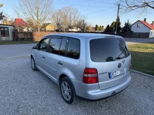 Grey Volkswagen Touran 2005 in Ventspils, with an engine capacity of 1.90 L and mileage of 324 thousand km for 1990 €, photo 7 on AUTOMOTO.COM.LV