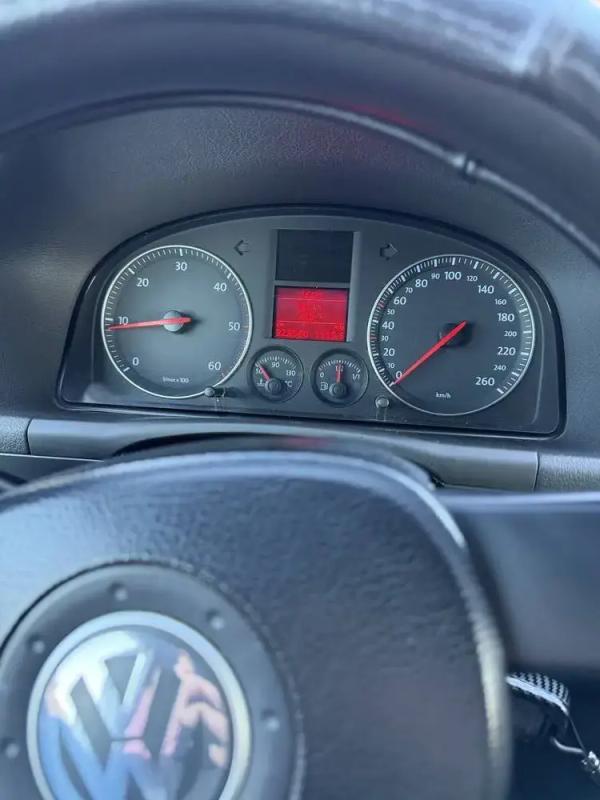 Grey Volkswagen Touran 2005 in Ventspils, with an engine capacity of 1.90 L and mileage of 324 thousand km for 1990 €, photo 10 on AUTOMOTO.COM.LV