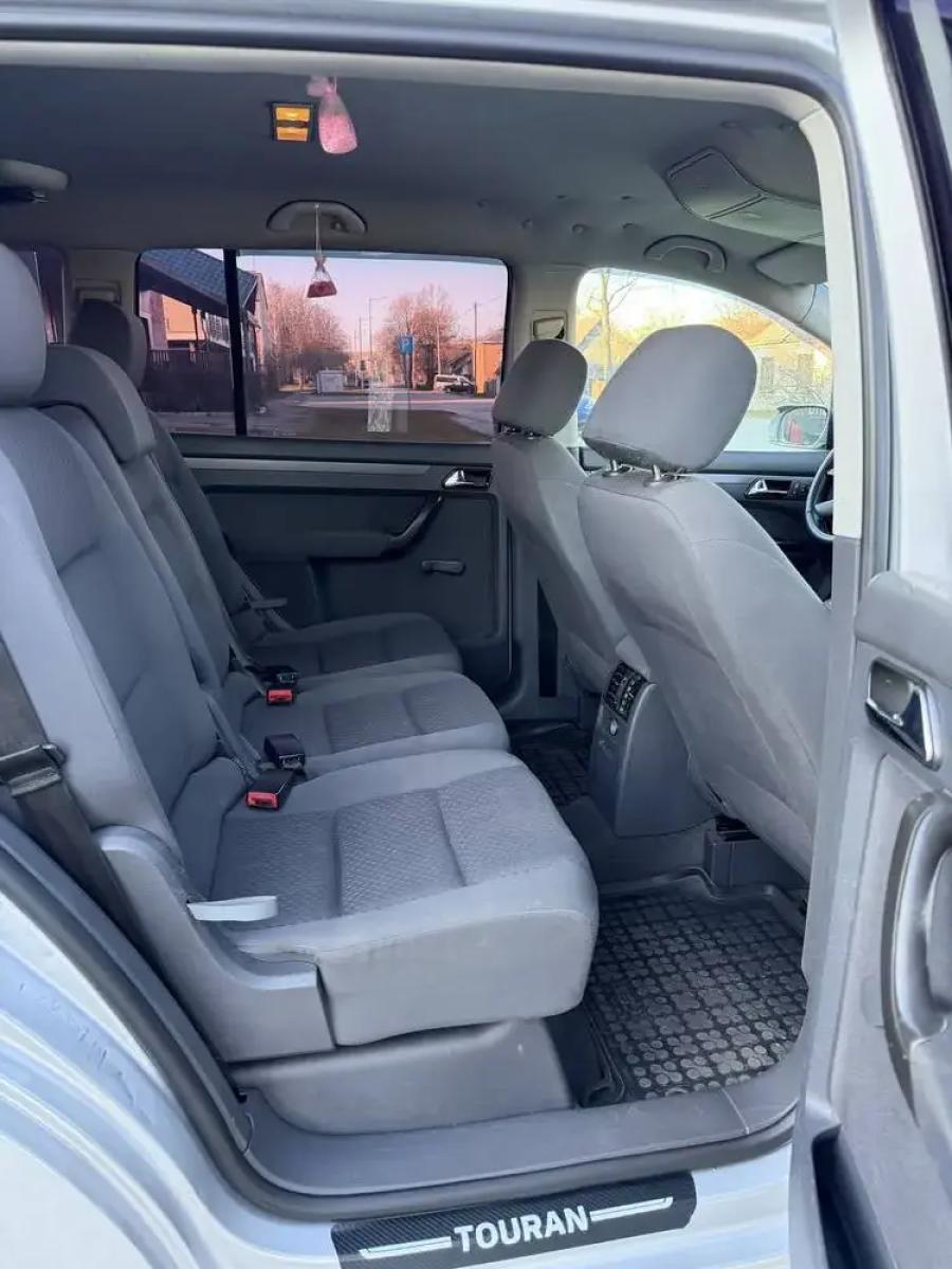 Grey Volkswagen Touran 2005 in Ventspils, with an engine capacity of 1.90 L and mileage of 324 thousand km for 1990 €, photo 21 on AUTOMOTO.COM.LV