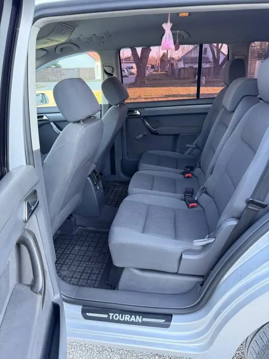 Grey Volkswagen Touran 2005 in Ventspils, with an engine capacity of 1.90 L and mileage of 324 thousand km for 1990 €, photo 22 on AUTOMOTO.COM.LV