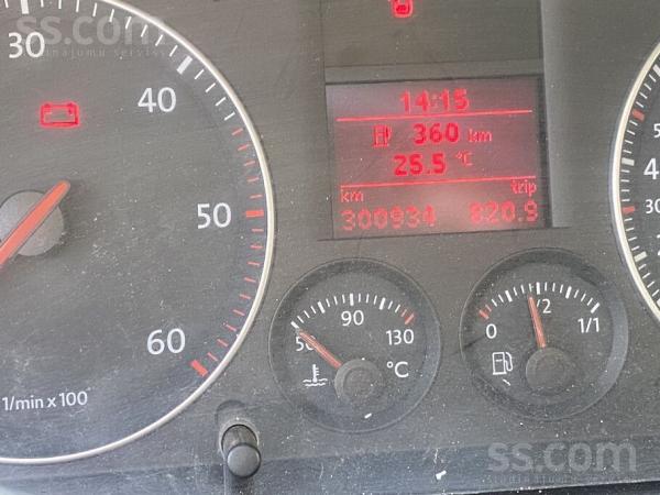 Grey Volkswagen Touran 2005 in Jelgava, with an engine capacity of 1.90 L and mileage of 301 thousand km for 1400 €, photo 6 on AUTOMOTO.COM.LV
