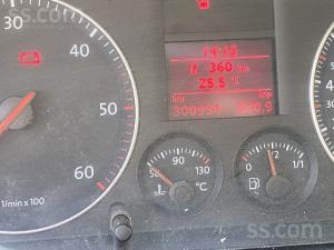 Grey Volkswagen Touran 2005 in Jelgava, with an engine capacity of 1.90 L and mileage of 301 thousand km for 1400 €, photo 7 on AUTOMOTO.COM.LV