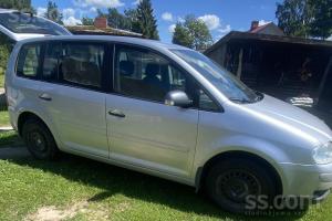 Grey Volkswagen Touran 2005 in Jelgava, with an engine capacity of 1.90 L and mileage of 301 thousand km for 1400 €, photo 8 on AUTOMOTO.COM.LV