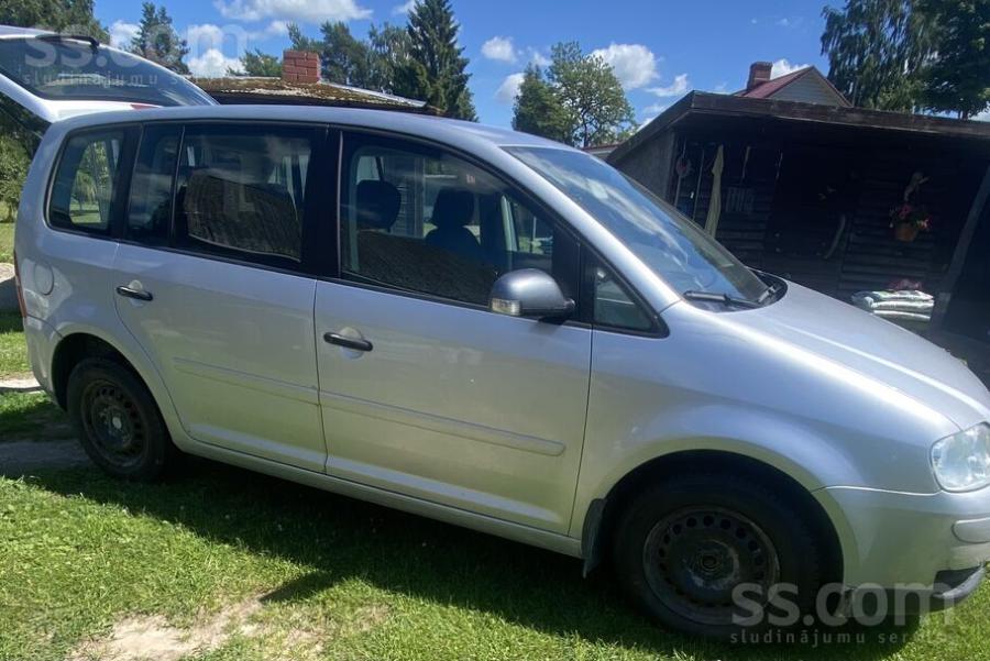 Grey Volkswagen Touran 2005 in Jelgava, with an engine capacity of 1.90 L and mileage of 301 thousand km for 1400 €, photo 8 on AUTOMOTO.COM.LV