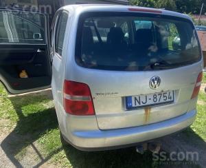 Grey Volkswagen Touran 2005 in Jelgava, with an engine capacity of 1.90 L and mileage of 301 thousand km for 1400 €, photo 9 on AUTOMOTO.COM.LV
