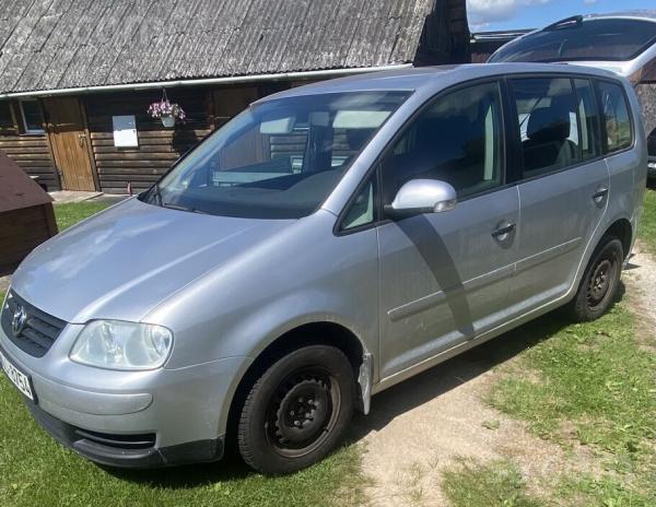 Grey Volkswagen Touran 2005 in Jelgava, with an engine capacity of 1.90 L and mileage of 301 thousand km for 1400 €, photo 9 on AUTOMOTO.COM.LV