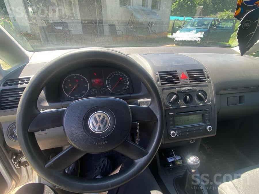 Grey Volkswagen Touran 2005 in Jelgava, with an engine capacity of 1.90 L and mileage of 301 thousand km for 1400 €, photo 12 on AUTOMOTO.COM.LV