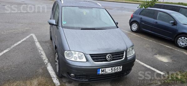 Grey Volkswagen Touran 2005 in Rezekne, with an engine capacity of 2.00 L and mileage of 320 thousand km for 2200 €, photo 1 on AUTOMOTO.COM.LV