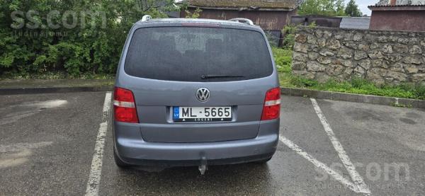 Grey Volkswagen Touran 2005 in Rezekne, with an engine capacity of 2.00 L and mileage of 320 thousand km for 2200 €, photo 3 on AUTOMOTO.COM.LV