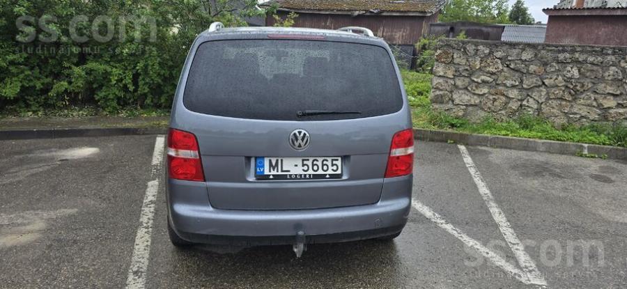 Pelēks Volkswagen Touran 2005 Rēzekne, ar dzinēja tilpumu 2.00 L un nobraukumu 320 tūkst. km par 2200 €, foto 4 vietnē AUTOMOTO.COM.LV