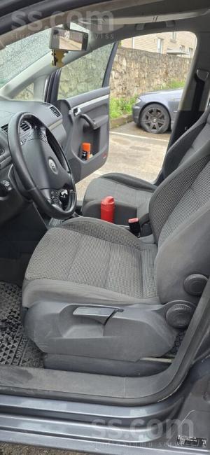 Pelēks Volkswagen Touran 2005 Rēzekne, ar dzinēja tilpumu 2.00 L un nobraukumu 320 tūkst. km par 2200 €, foto 12 vietnē AUTOMOTO.COM.LV