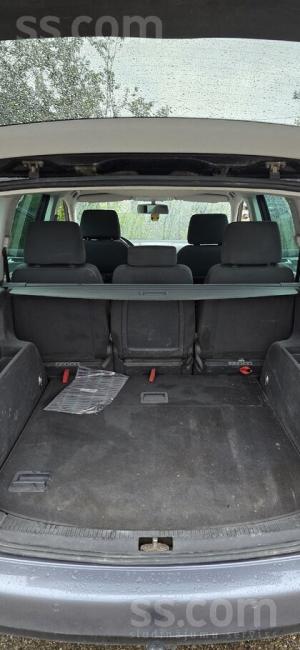 Pelēks Volkswagen Touran 2005 Rēzekne, ar dzinēja tilpumu 2.00 L un nobraukumu 320 tūkst. km par 2200 €, foto 16 vietnē AUTOMOTO.COM.LV