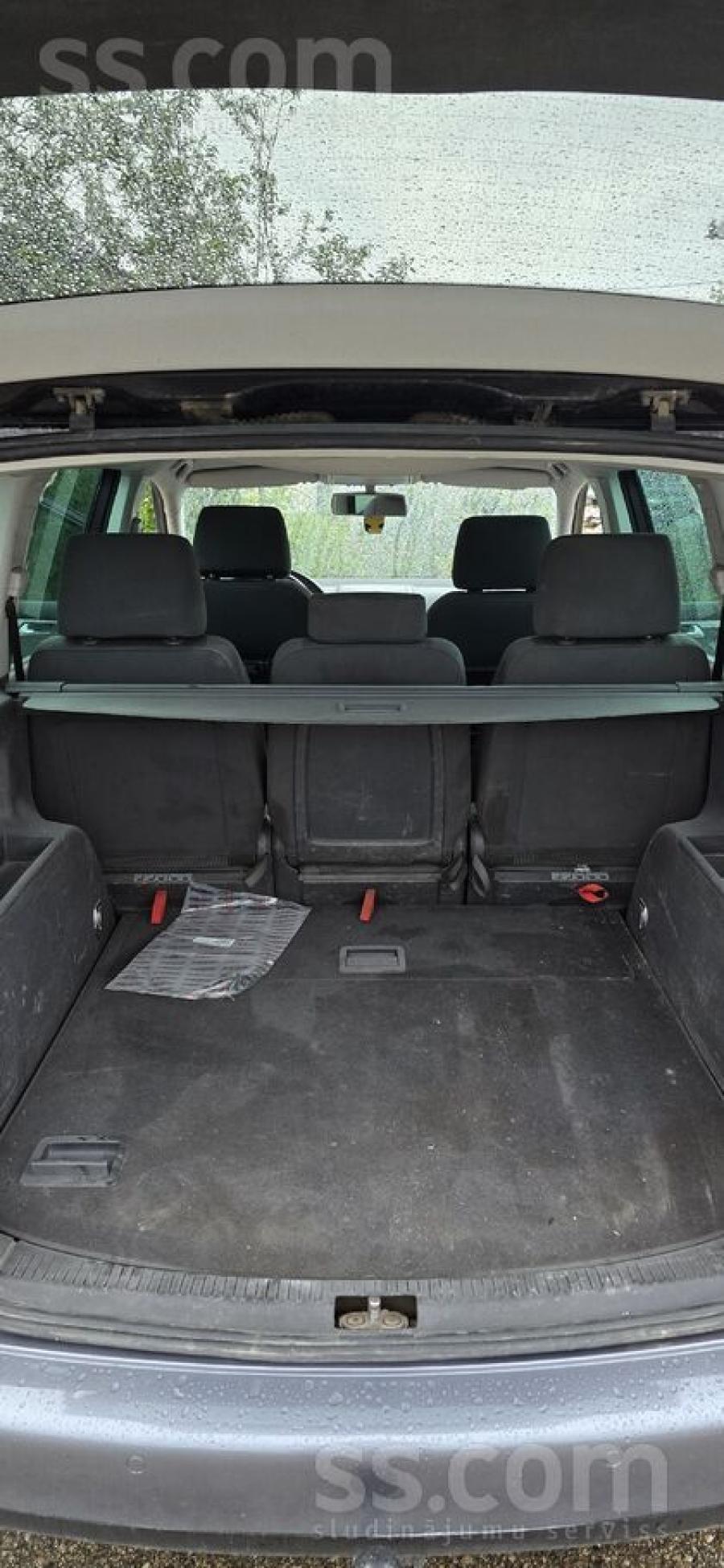 Pelēks Volkswagen Touran 2005 Rēzekne, ar dzinēja tilpumu 2.00 L un nobraukumu 320 tūkst. km par 2200 €, foto 16 vietnē AUTOMOTO.COM.LV