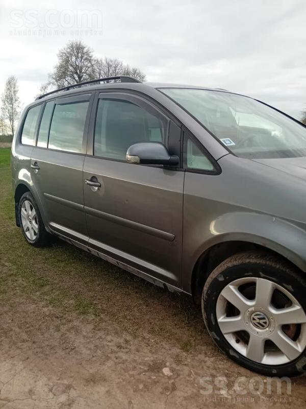 Grey Volkswagen Touran 2005 in Aizkraukle, with an engine capacity of 2.00 L and mileage of 263 thousand km for 500 €, photo 5 on AUTOMOTO.COM.LV