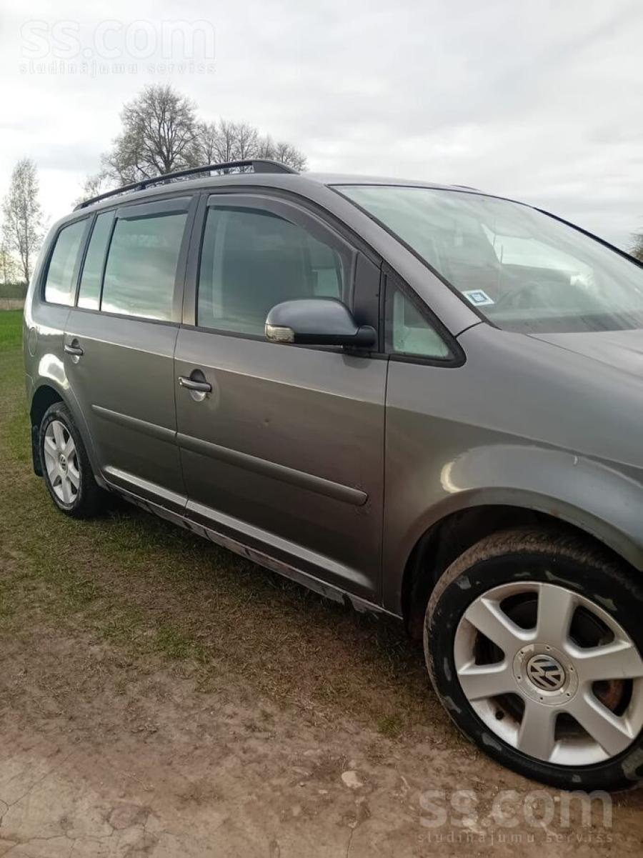 Pelēks Volkswagen Touran 2005 Aizkraukle, ar dzinēja tilpumu 2.00 L un nobraukumu 263 tūkst. km par 500 €, foto 6 vietnē AUTOMOTO.COM.LV