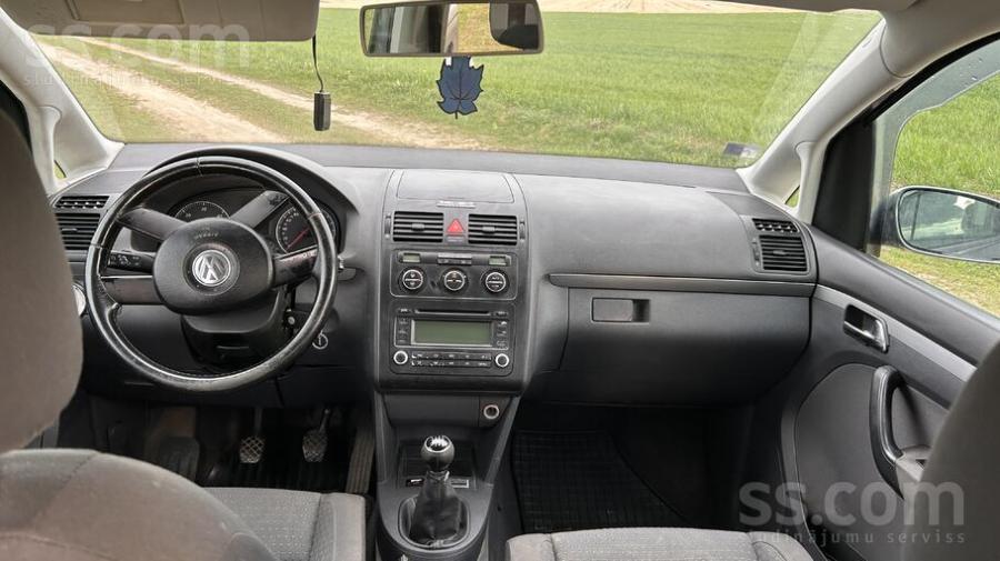 Pelēks Volkswagen Touran 2005 Aizkraukle, ar dzinēja tilpumu 2.00 L un nobraukumu 263 tūkst. km par 500 €, foto 7 vietnē AUTOMOTO.COM.LV