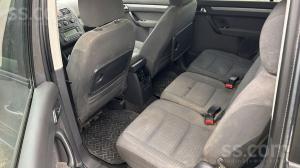 Pelēks Volkswagen Touran 2005 Aizkraukle, ar dzinēja tilpumu 2.00 L un nobraukumu 263 tūkst. km par 500 €, foto 9 vietnē AUTOMOTO.COM.LV