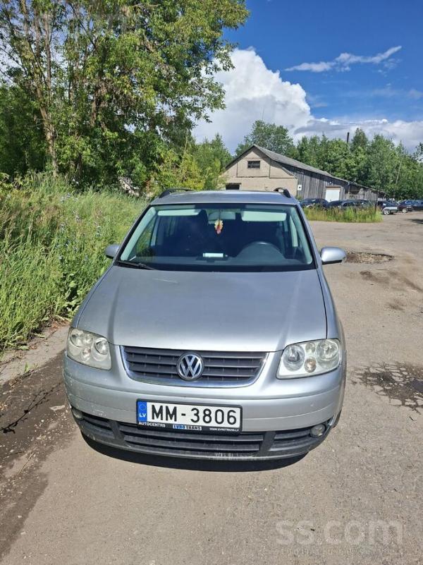 Pelēks Volkswagen Touran 2005 Rēzekne, ar dzinēja tilpumu 1.90 L un nobraukumu 308 tūkst. km par 1200 €, foto 1 vietnē AUTOMOTO.COM.LV