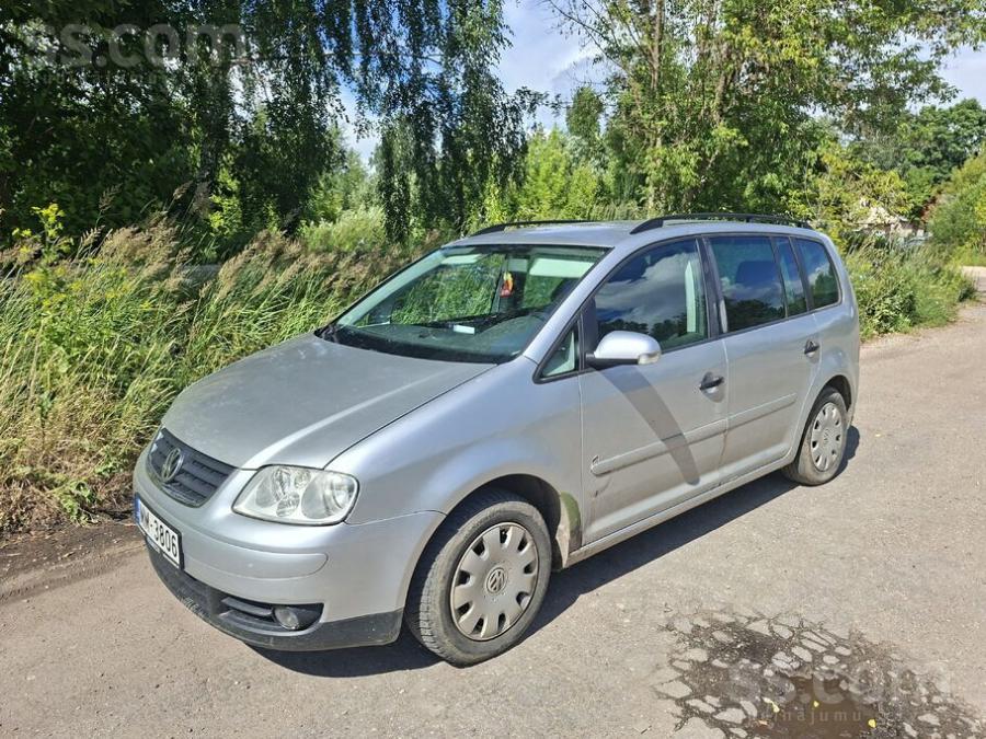 Pelēks Volkswagen Touran 2005 Rēzekne, ar dzinēja tilpumu 1.90 L un nobraukumu 308 tūkst. km par 1200 €, foto 3 vietnē AUTOMOTO.COM.LV