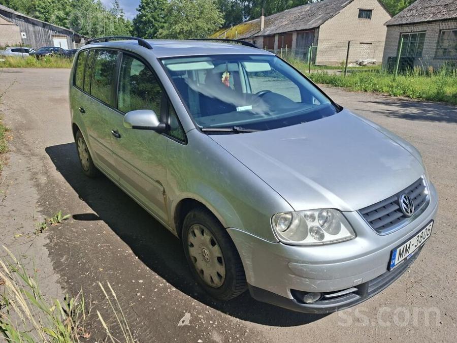 Pelēks Volkswagen Touran 2005 Rēzekne, ar dzinēja tilpumu 1.90 L un nobraukumu 308 tūkst. km par 1200 €, foto 4 vietnē AUTOMOTO.COM.LV