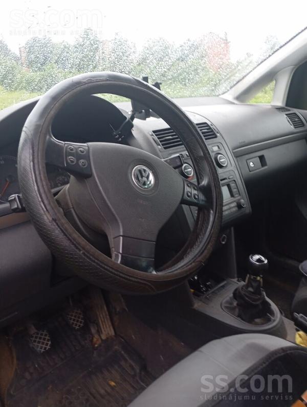 Pelēks Volkswagen Touran 2005 Cēsis, ar dzinēja tilpumu 2.00 L un nobraukumu 277 tūkst. km par 1250 €, foto 10 vietnē AUTOMOTO.COM.LV