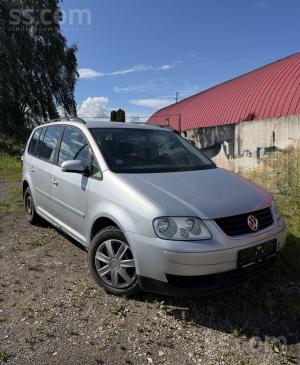 Pelēks Volkswagen Touran 2005 Rīga, ar dzinēja tilpumu 2.00 L un nobraukumu 378 tūkst. km par 1000 €, foto  vietnē AUTOMOTO.COM.LV