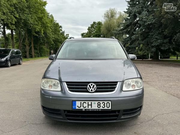 Grey Volkswagen Touran 2005 in Panevezys, with an engine capacity of 2.00 L and mileage of 290 thousand km for 450 €, photo 2 on AUTOMOTO.COM.LV