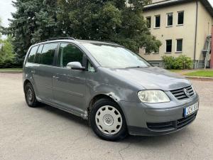 Grey Volkswagen Touran 2005 in Panevezys, with an engine capacity of 2.00 L and mileage of 290 thousand km for 450 €, photo 4 on AUTOMOTO.COM.LV